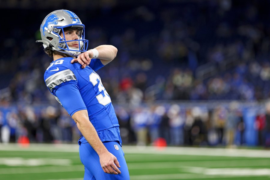 Detroit Lions' Jake Bates Goes Viral for Erotic Stretching During MNF ...