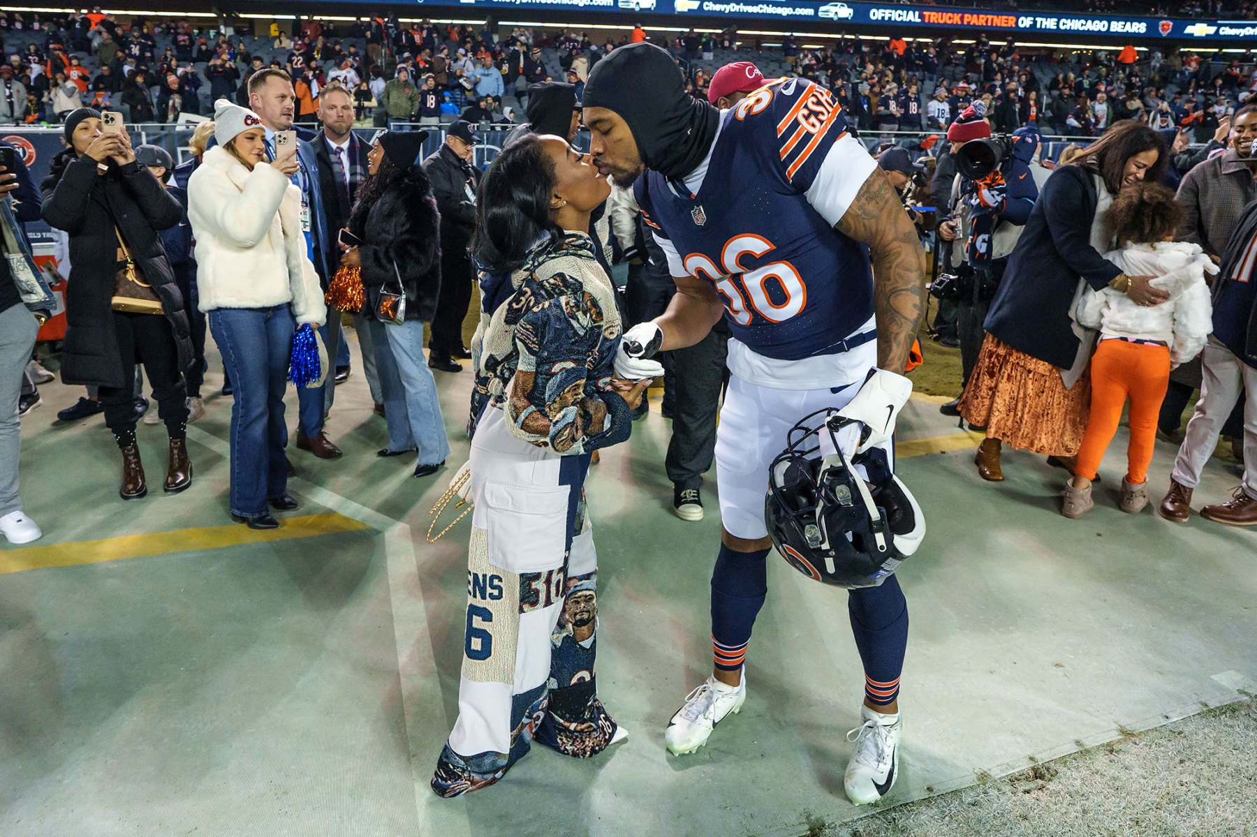 Simone Biles and Jonathan Owens Kiss Before Chicago Bears Game | Us Weekly