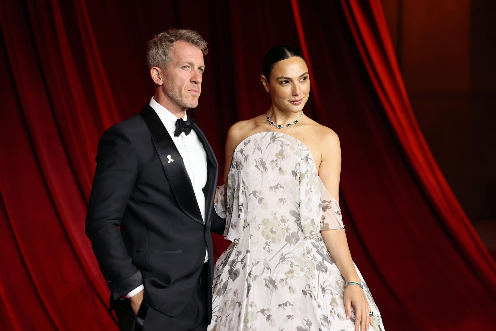 Gal Gadot Shares Rare Glimpse of Her, Jaron Varsano’s Baby Girl Ori ...
