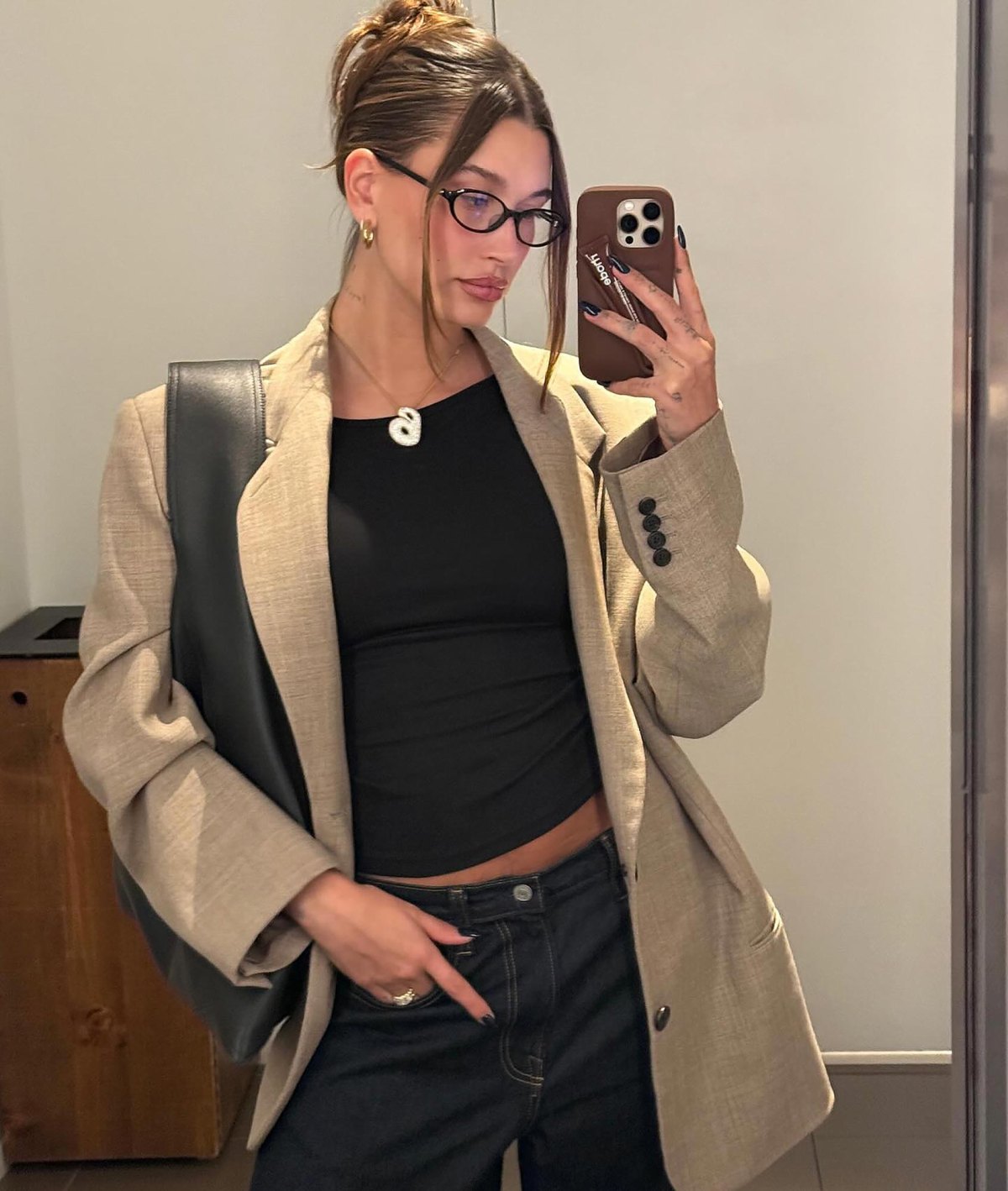 Hailey Bieber’s Disco-Inspired Makeup Is Perfect for New Year’s Eve ...
