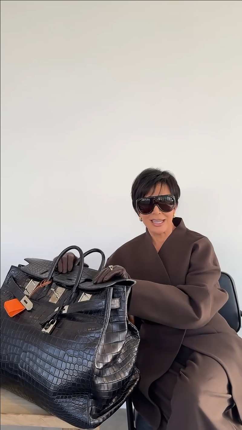 You’ll Never Guess What’s In Kris Jenner’s Giant $255,000 Birkin Bag ...