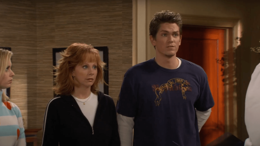 Steve Howey Breaks Down Every Reba Nod From His Happy's Place Debut ...