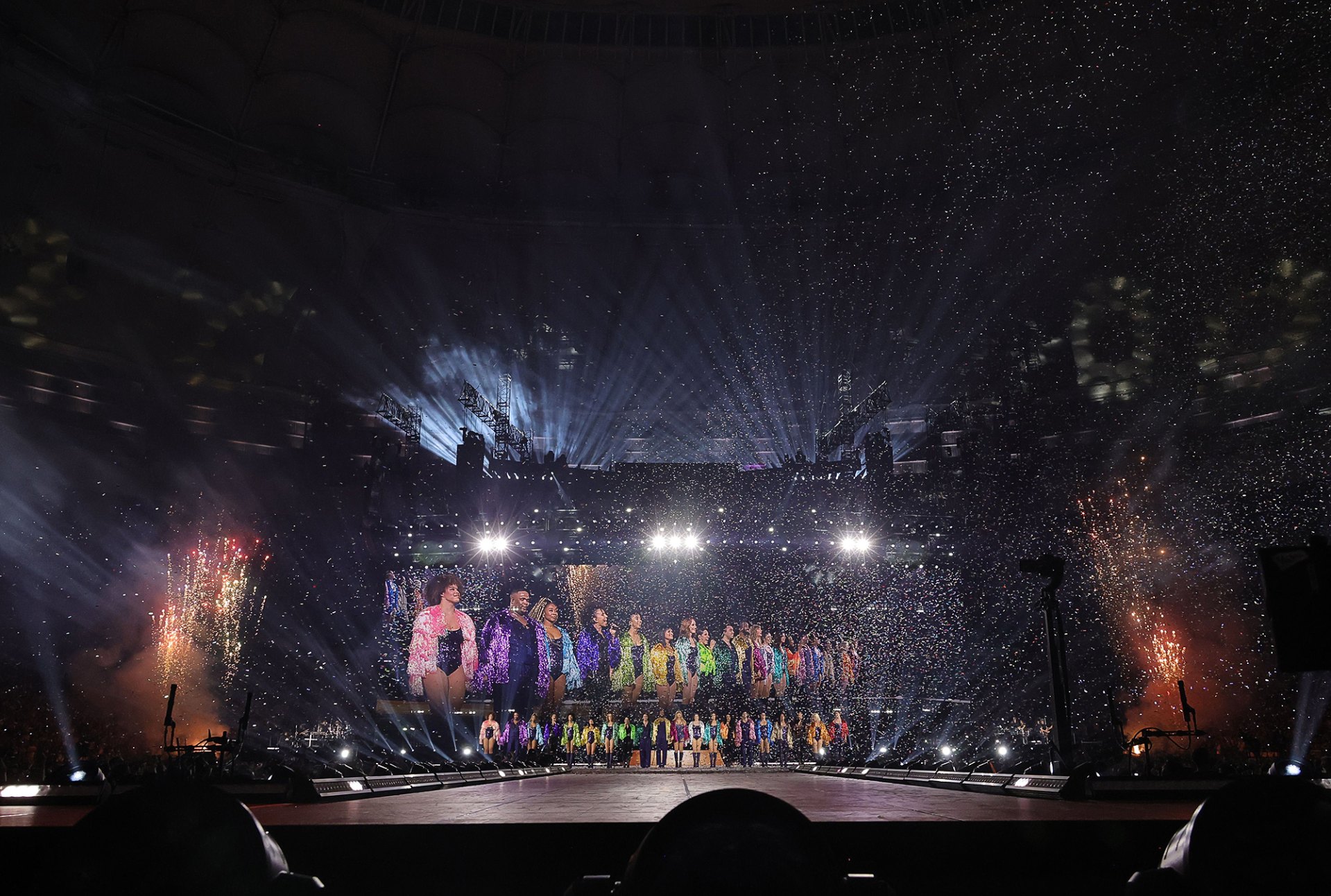 Taylor Swift Gives Touching Goodbye to 'Eras Tour' Using Own Lyrics ...
