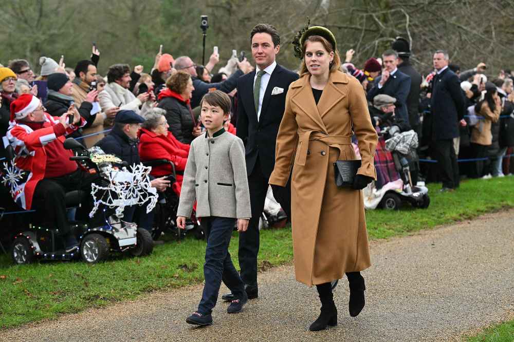 Kate Middleton, Royals Attend 2024 Sandringham Christmas Church Service ...