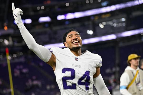 Minnesota Vikings Players Perform Camp Rock Dance to Celebrate NFL Win ...