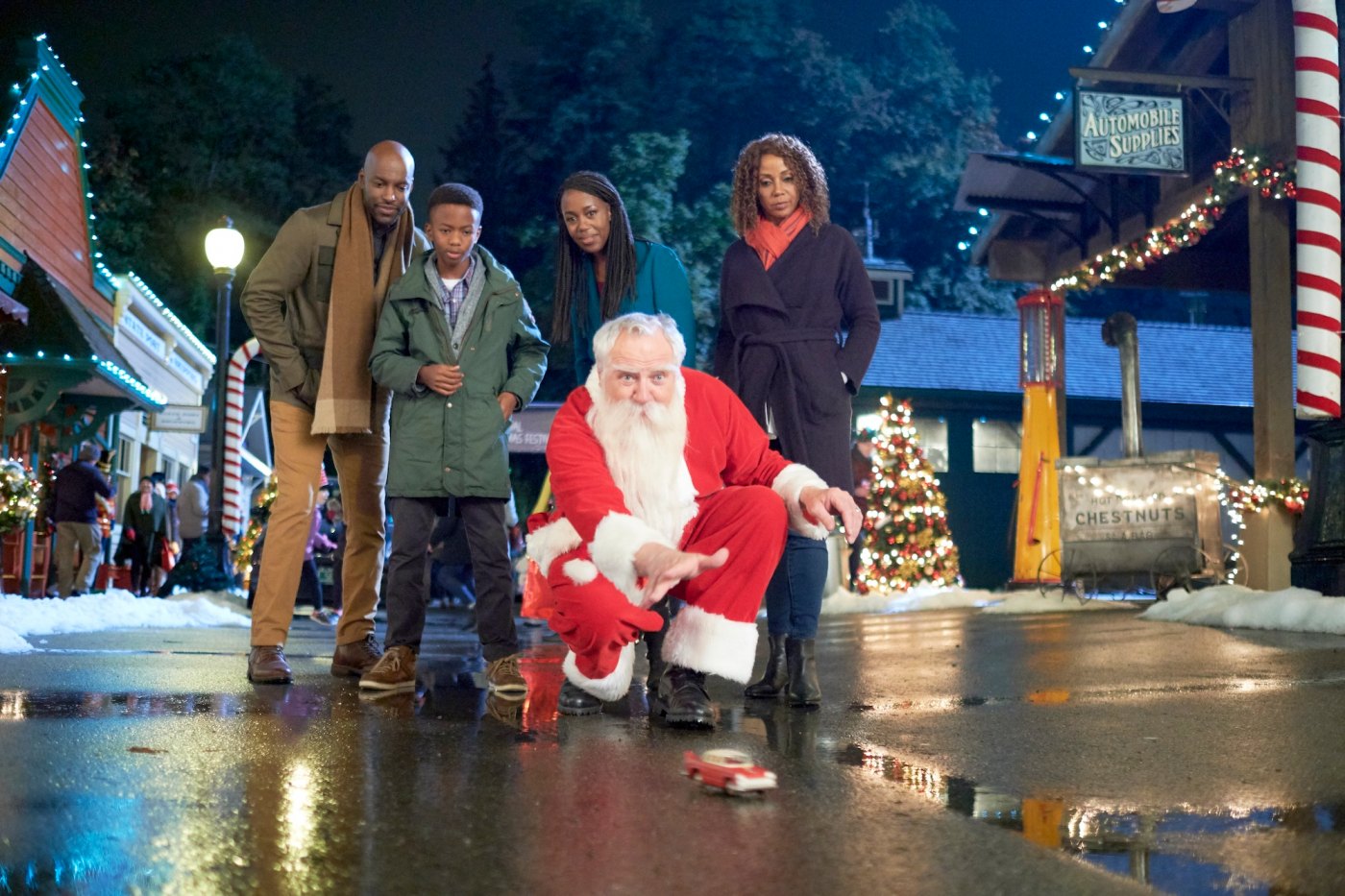 What You’ll Find in (Almost) Every Hallmark Holiday Movie: Santa, More ...
