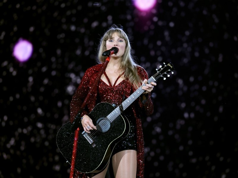 Taylor Swift's Management Shares Sweet Fan Tribute as Eras Tour Ends ...