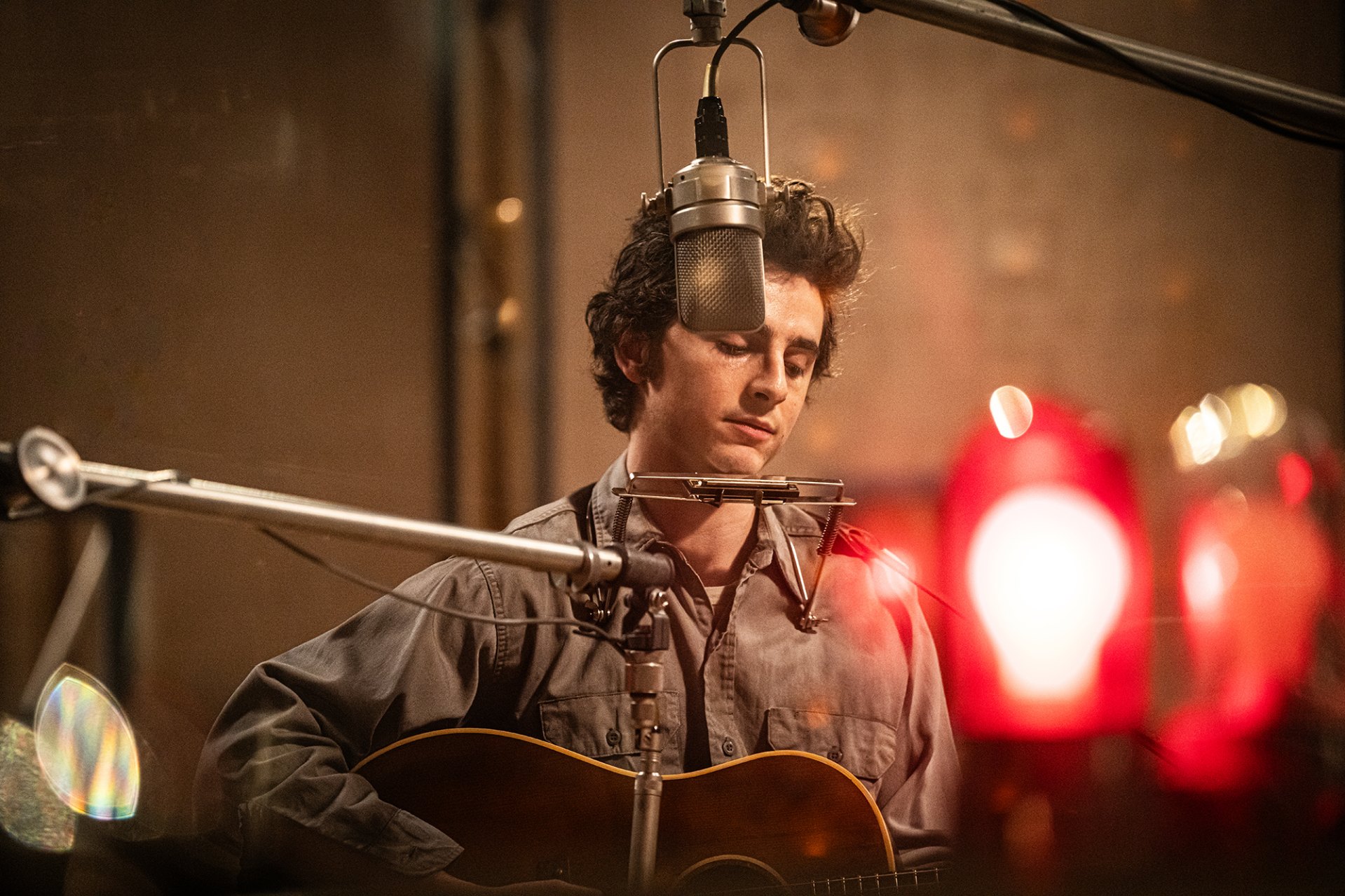 Timothee Chalamet Reacts to Bob Dylan's Praise of A Complete Unknown ...