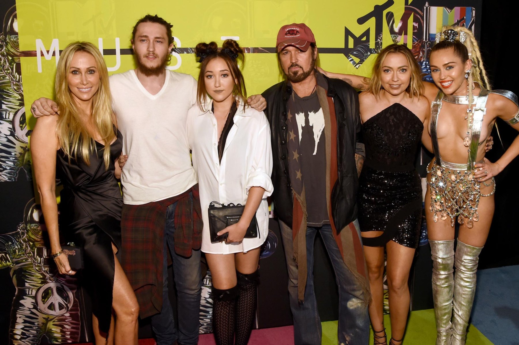 Billy Ray Cyrus Returns to Social Media After Drama Over His Health ...