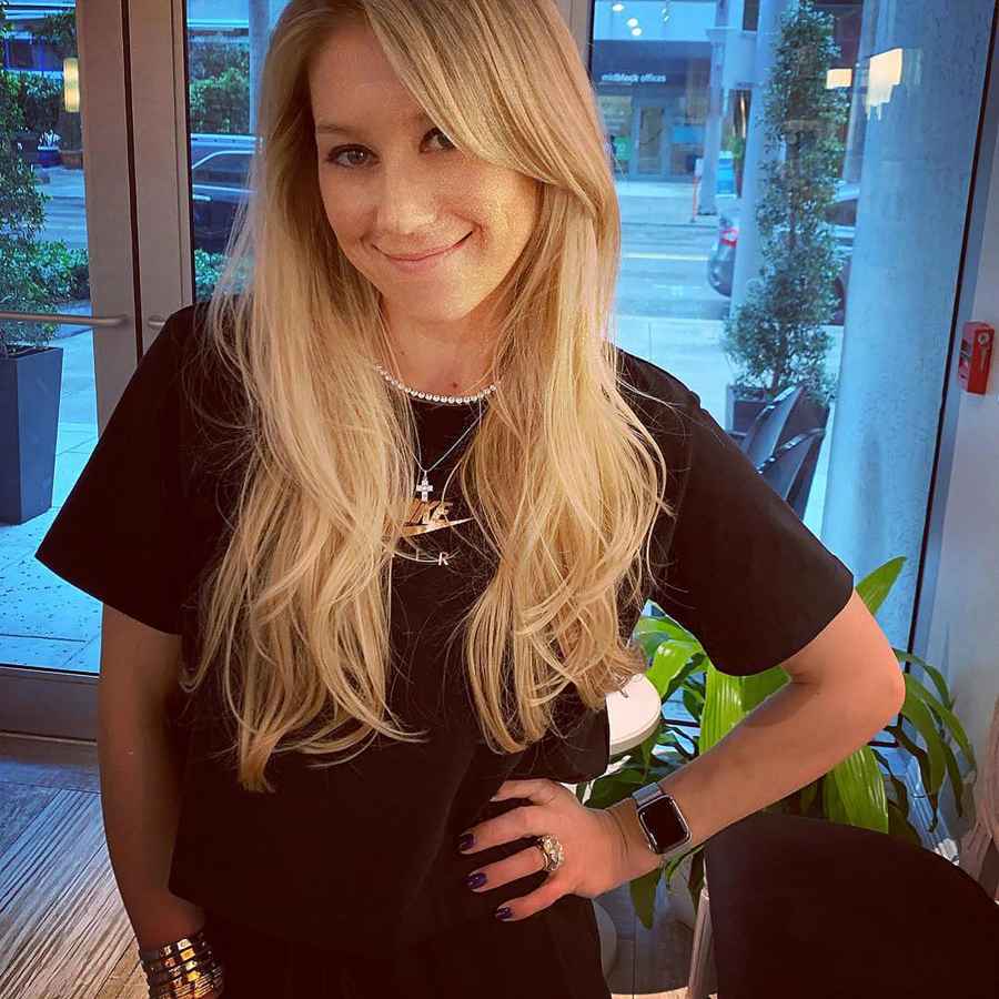 Anna Kournikova Seen In Wheelchair In 1st Public Appearance In Years