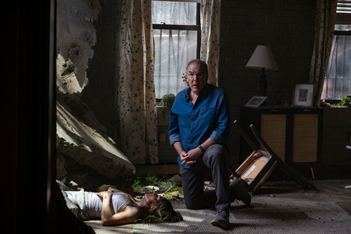 Mandy Patinkin Joins Brilliant Minds: 1st Look at His Mysterious Doctor ...