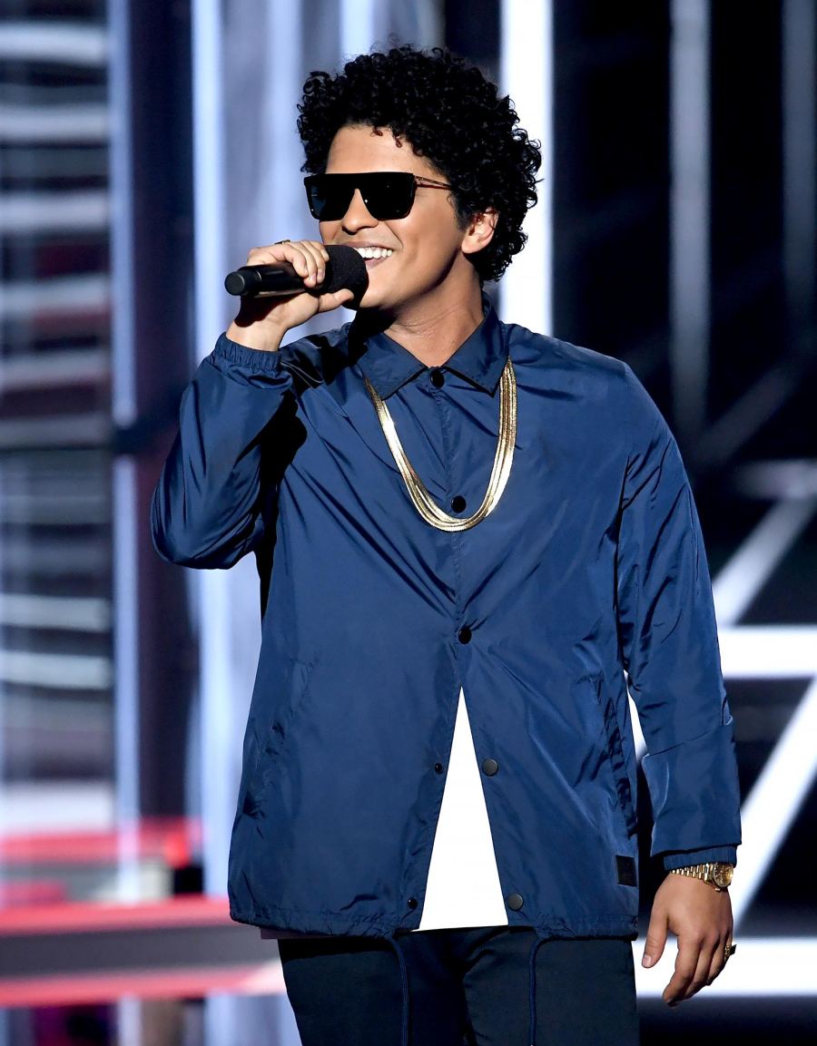 Bruno Mars Jokes About Gambling Debt After Breaking Spotify Record | Us ...