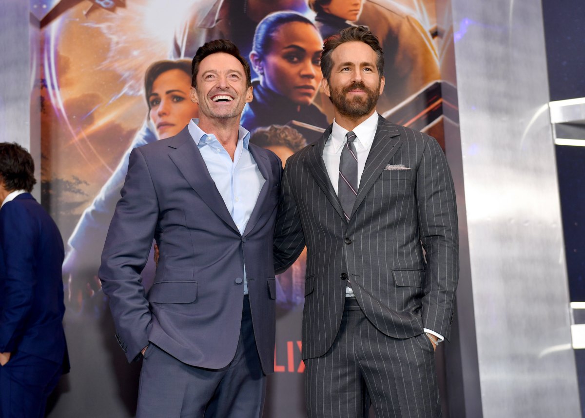 Ryan Reynolds Grabs the Mic at Hugh Jackman's Concert in New York City ...