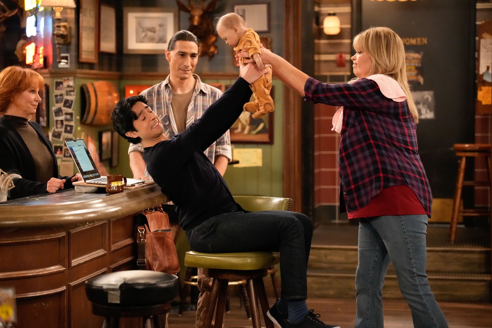 Happy's Place Preview: Melissa Peterman's Gabby Shows Off Her AI Baby ...