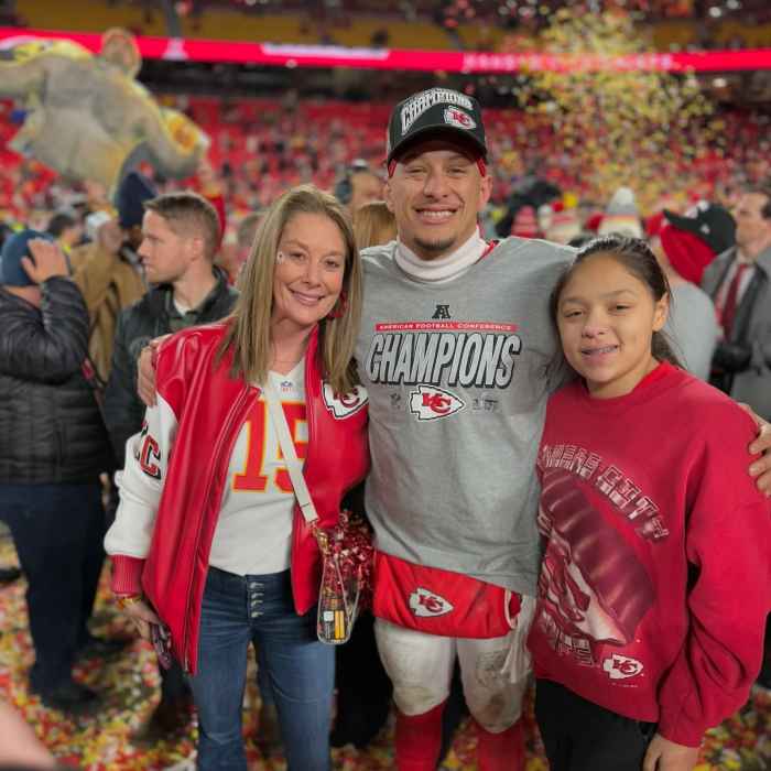 Patrick Mahomes Reunites With His Parents, Brother After AFC Title Win ...