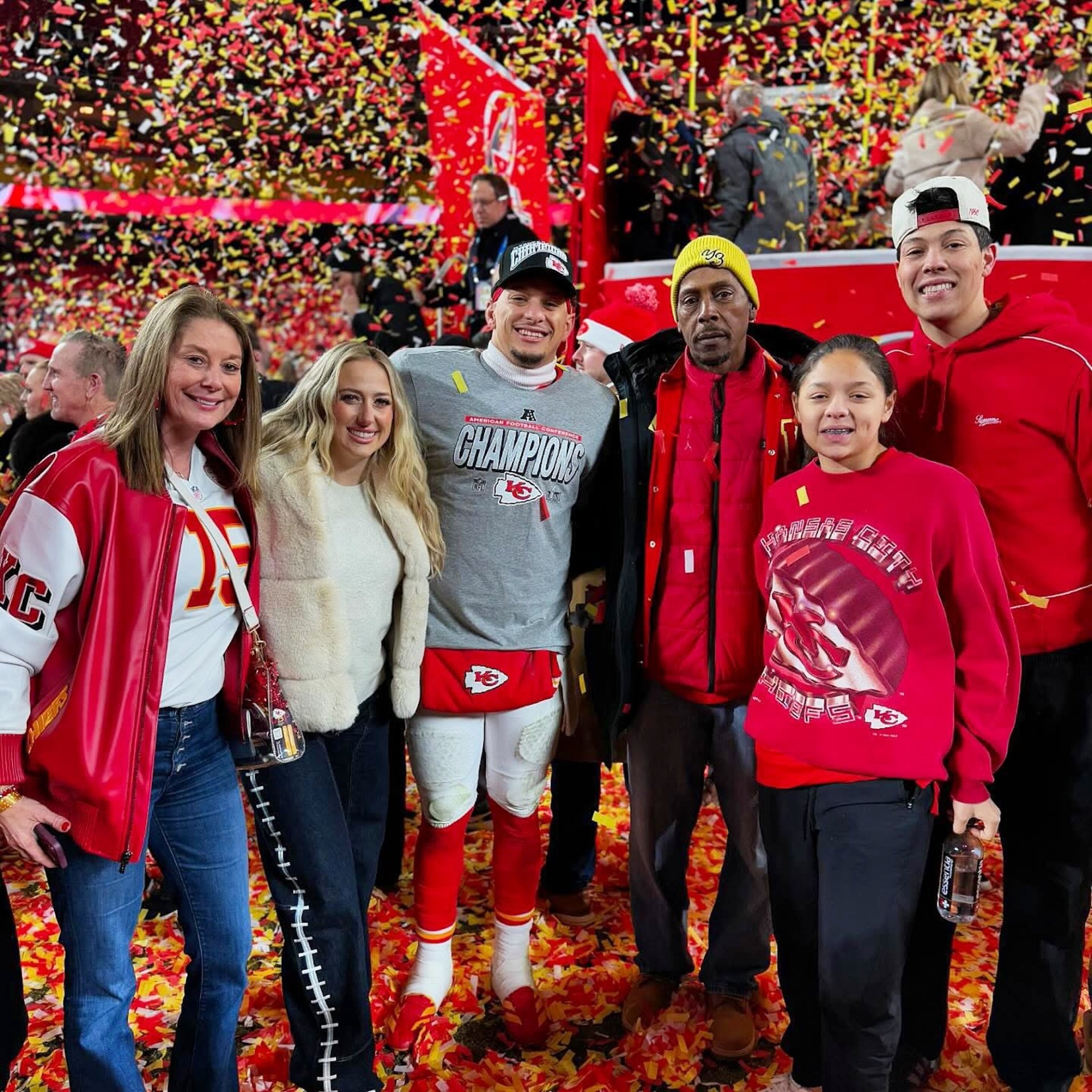 Patrick Mahomes Reunites With His Parents, Brother After AFC Title Win ...