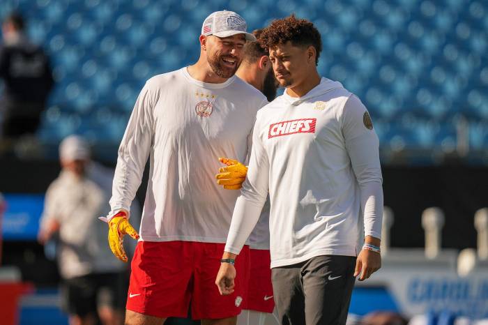 Patrick Mahomes Sets High Expectations for Travis Kelce in the Playoffs ...