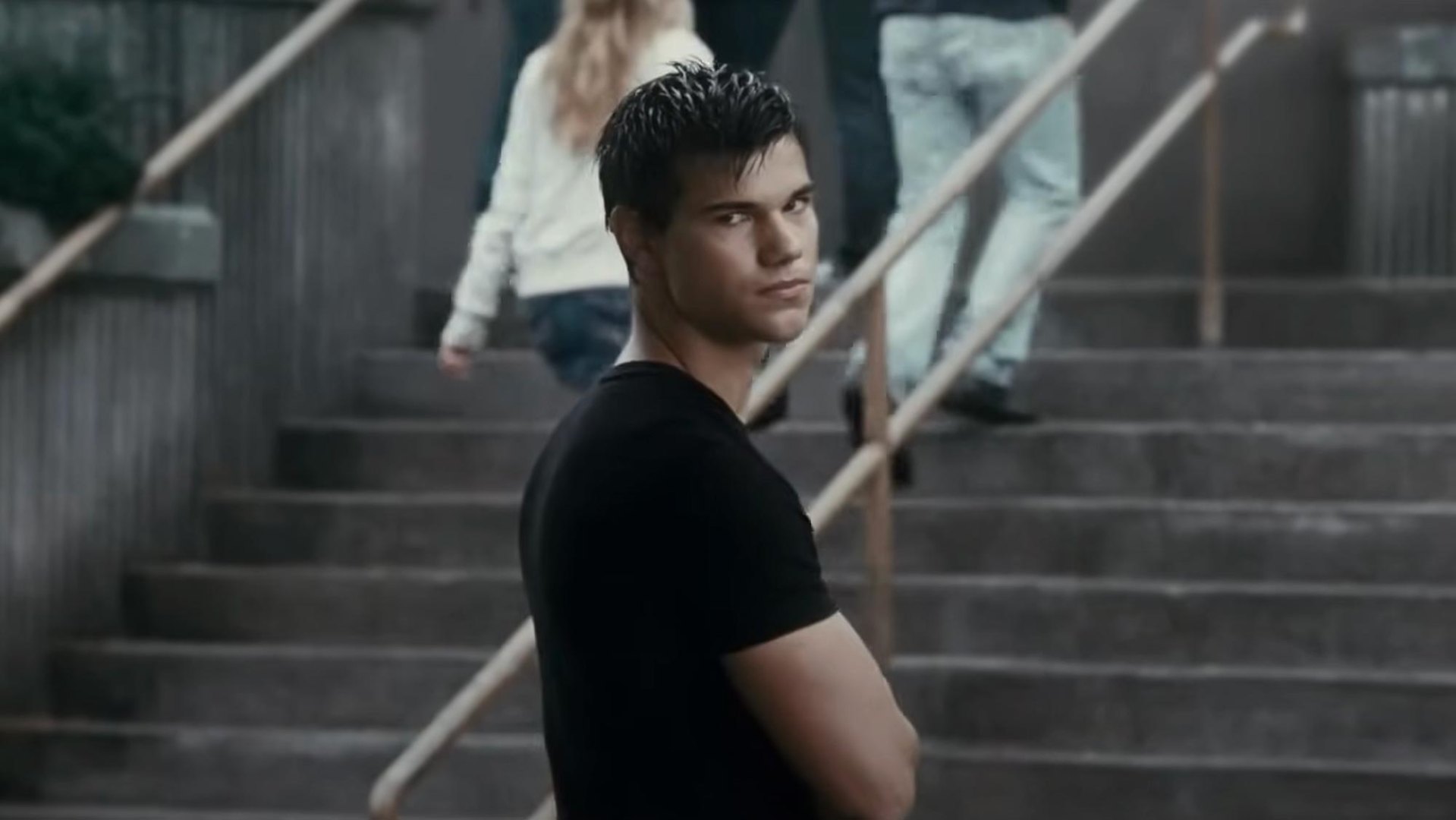 Taylor Lautner Finally Watched the Twilight Franchise With Wife Tay ...