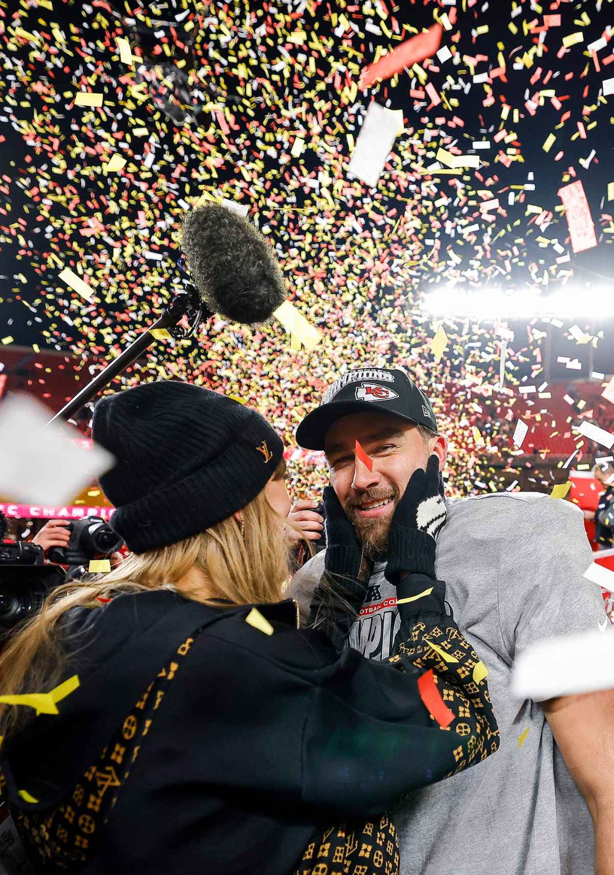 Taylor Swift Sweetly Introduces Herself to Kansas City Chiefs Icon | Us ...