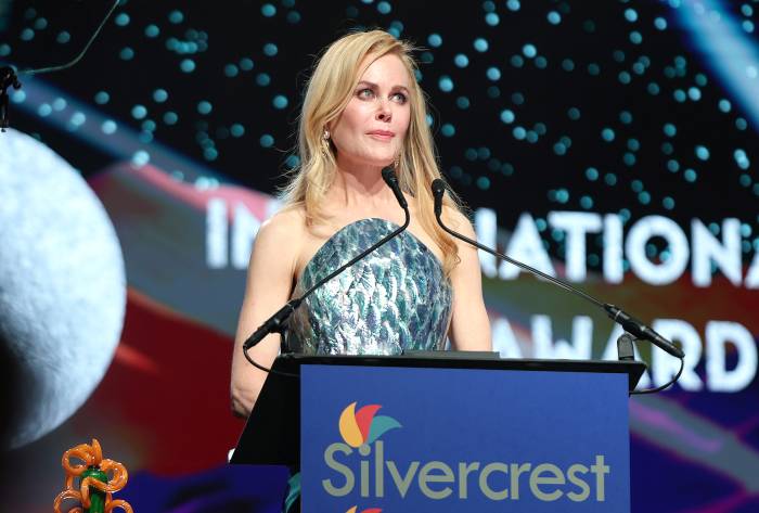 Nicole Kidman Makes Teary Tribute to Late Mom: ‘This Is for You’ | Us ...