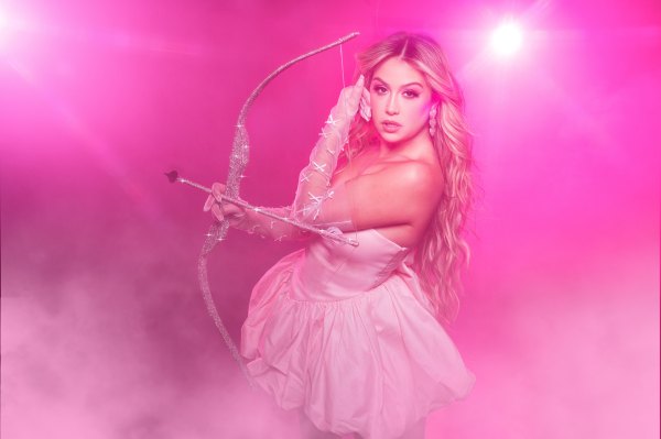 Alexandra Kay Details ‘Craziest’ Tour With Jelly Roll: 'Lot of Fun ...