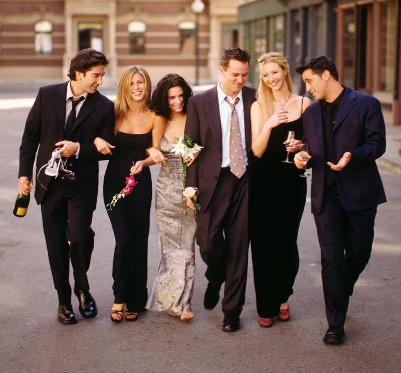 Lisa Kudrow Says She Was Referred to as 'the Sixth Friend'