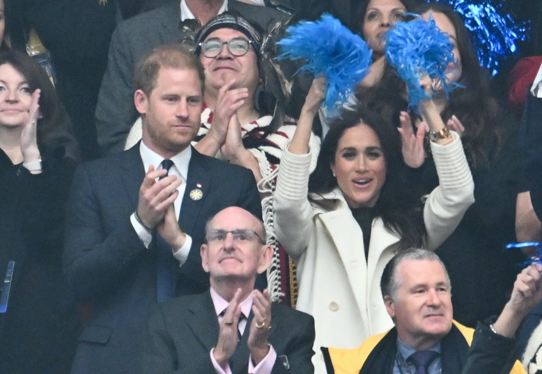 Prince Harry, Meghan Markle's Cute Jumbotron Moment at Invictus Games ...