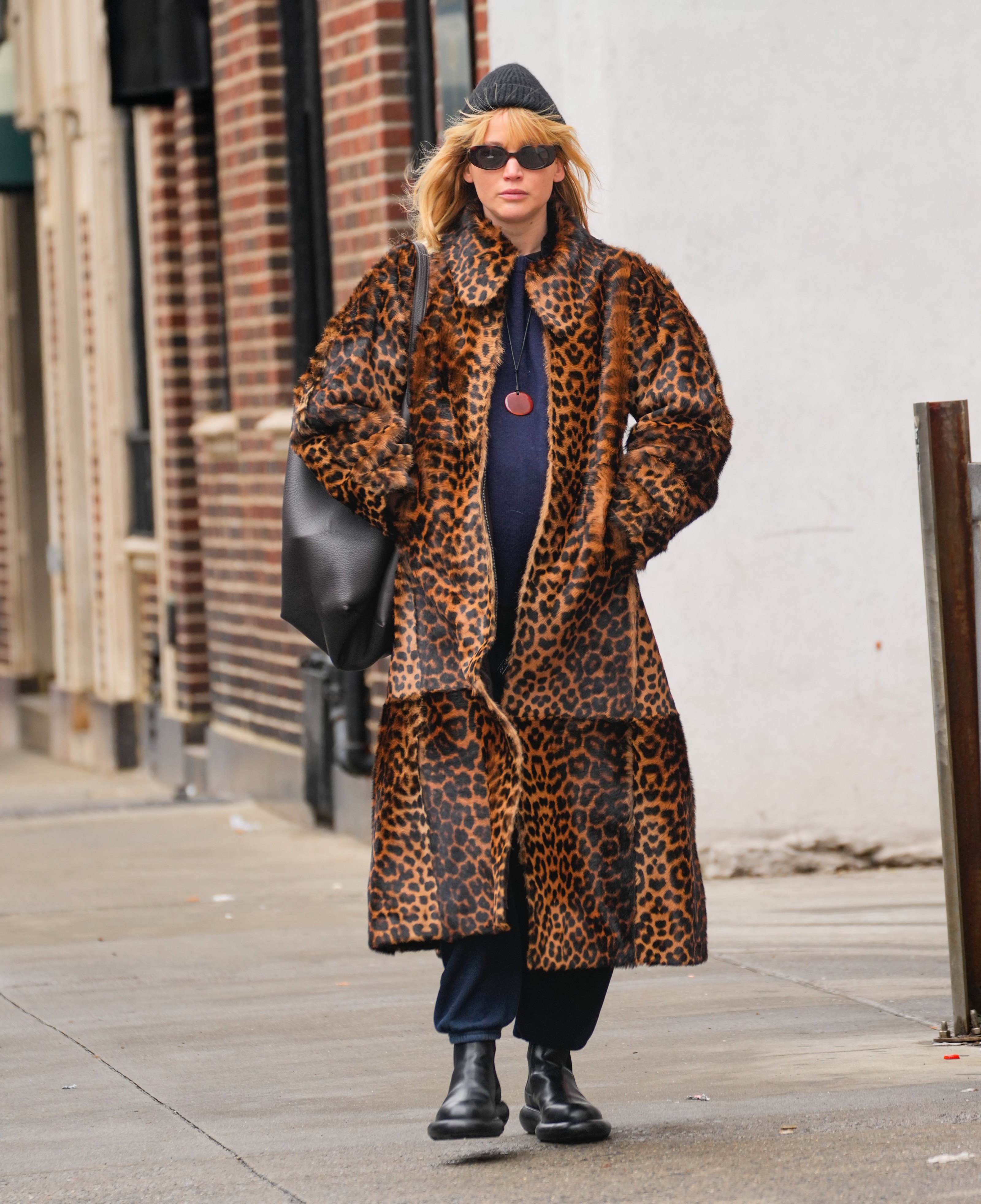 Jennifer Lawrence Gives Mob-Wife Trend a Maternity-Friendly Makeover ...