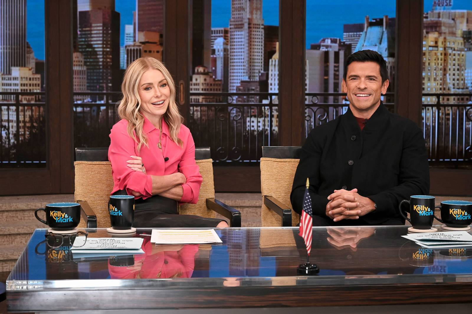 Kelly Ripa Reveals the 'Dealbreaker' in Her Marriage to Mark Consuelos ...