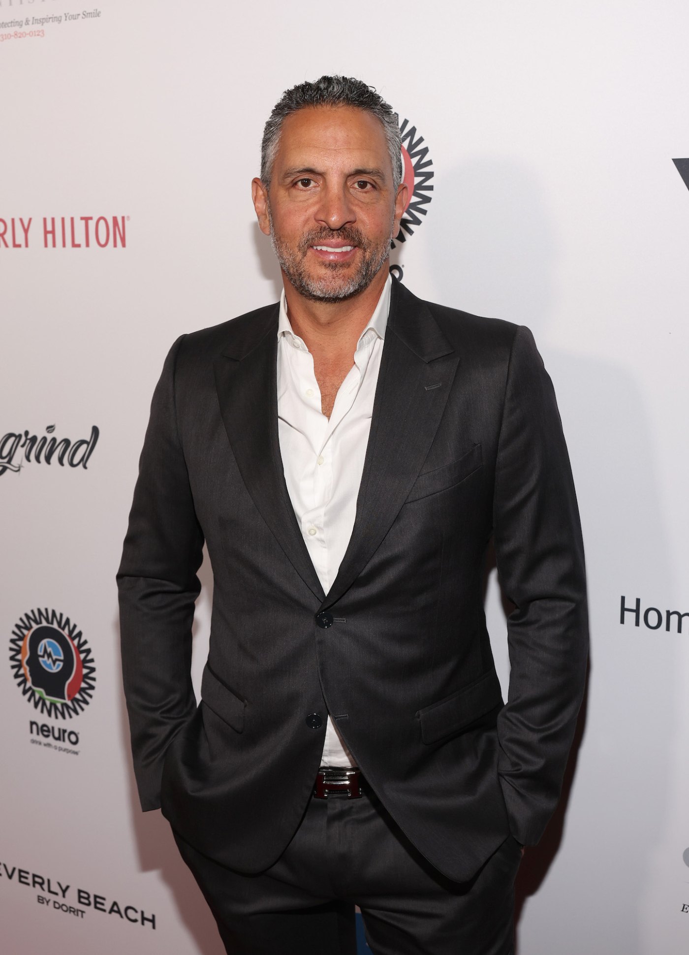 Mauricio Umansky Has a Broken Clavicle, Shares ER Photos | Us Weekly