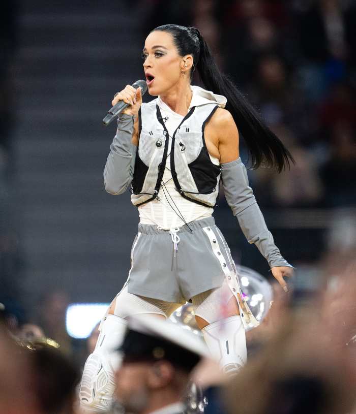 Prince Harry, Meghan Markle Team Up With Celebrities for Invictus Games ...