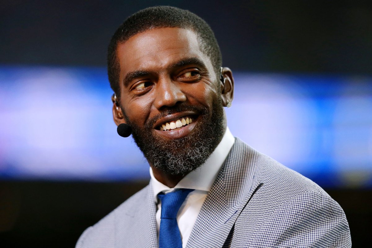 ESPN's Randy Moss Shares Cancer Update in 2025 NFL Honors Appearance ...