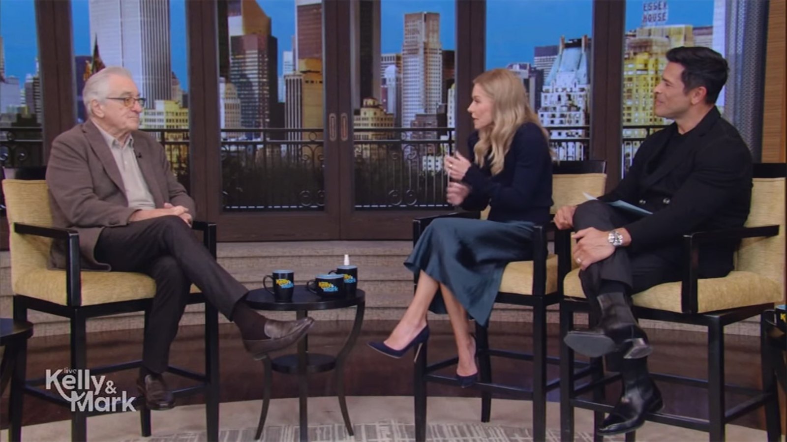 Robert De Niro Reveals True Story Behind Iconic Taxi Driver Scene | Us ...
