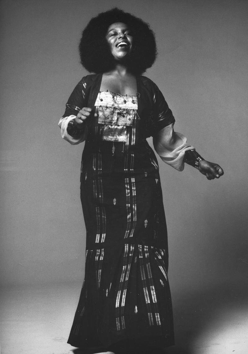 Roberta Flack, Singer of 'Killing Me Softly With His Song,’ Dead at 88 ...
