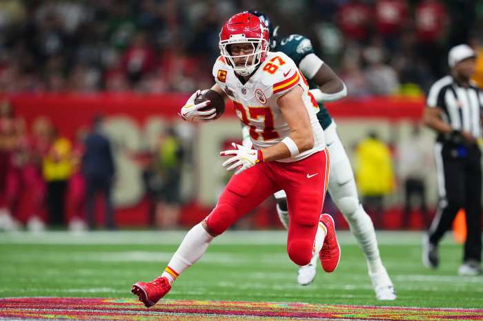 Travis Kelce Cried in Speech to Teammates Before Super Bowl: Report ...