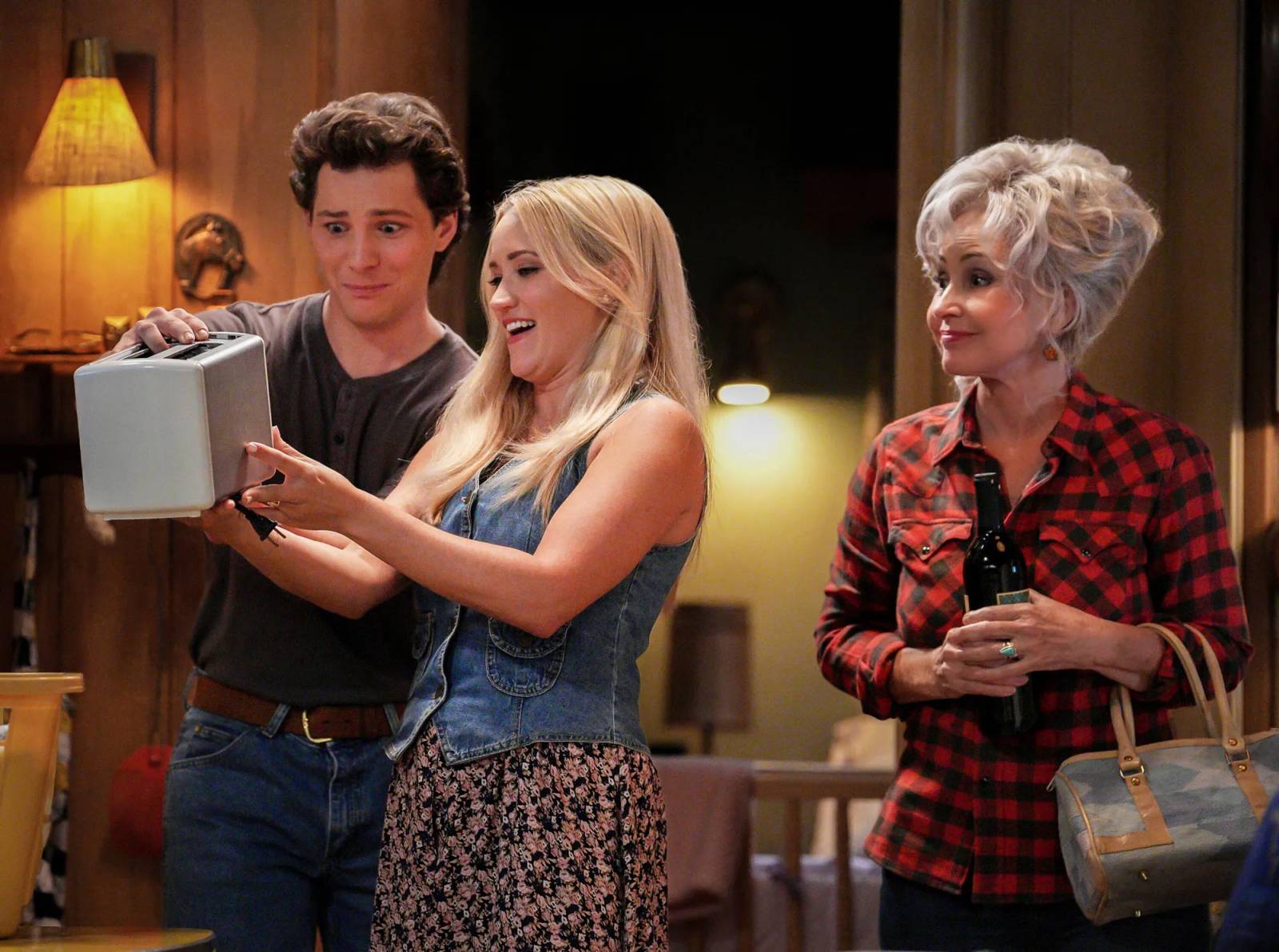 Which Big Bang Theory Stars Reprised Their Roles on Georgie and Mandy ...