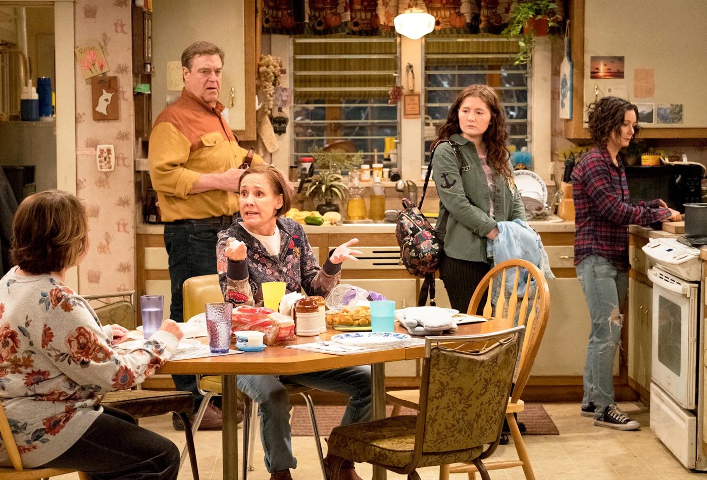 Emma Kenney Teases Possible Onscreen Reunion With Shameless' Steve ...