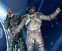 Flavor Flav Wants Taylor Swift's Thoughts on His Masked Singer Stint ...