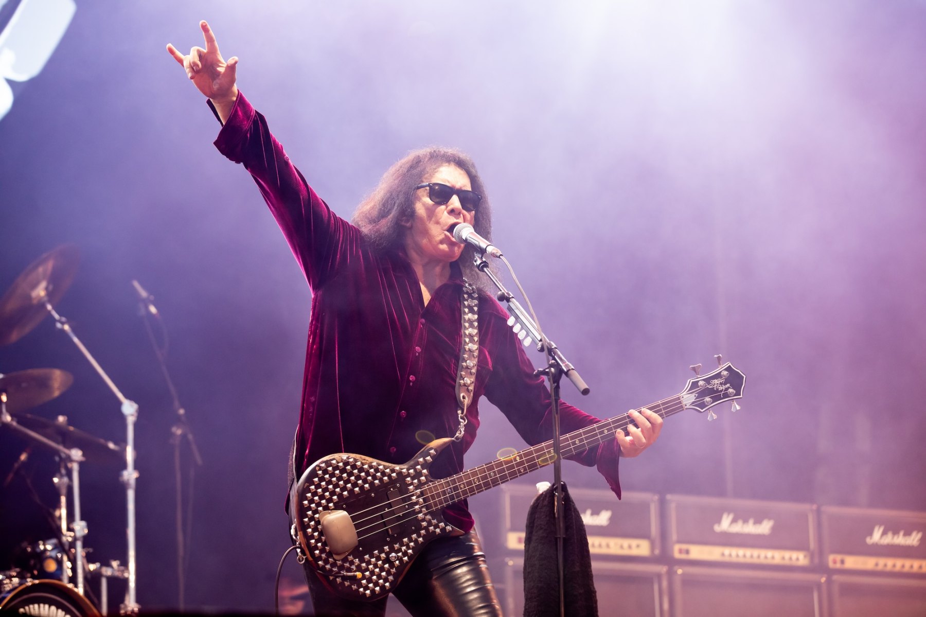 Kiss Star Gene Simmons Defends Charging Fans $12K to be His Assistant ...