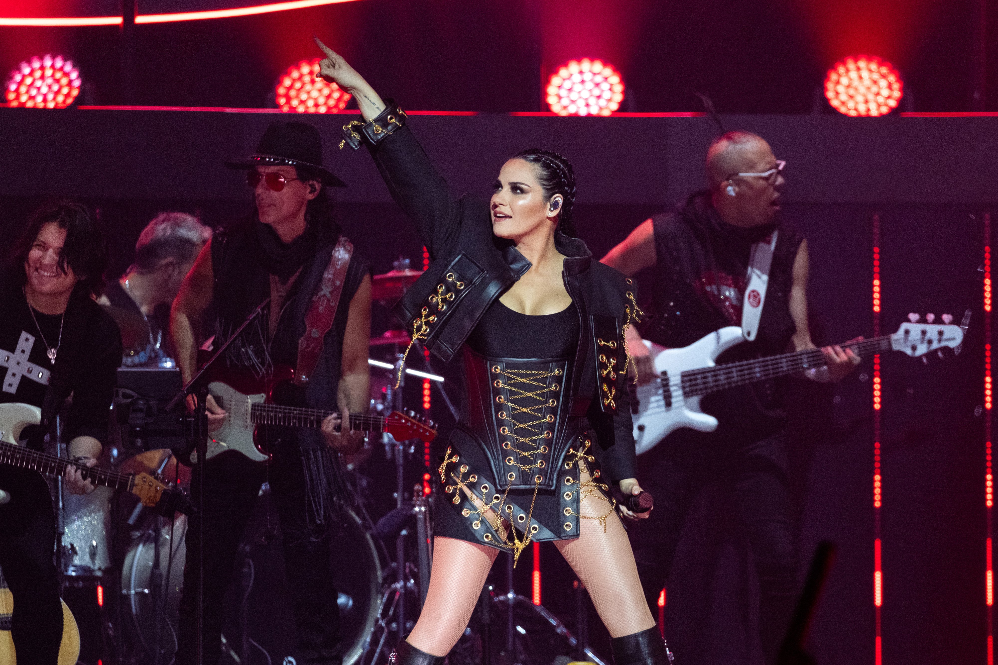 Maite Perroni cierra su capítulo con RBD con el lanzamiento de su libro ...