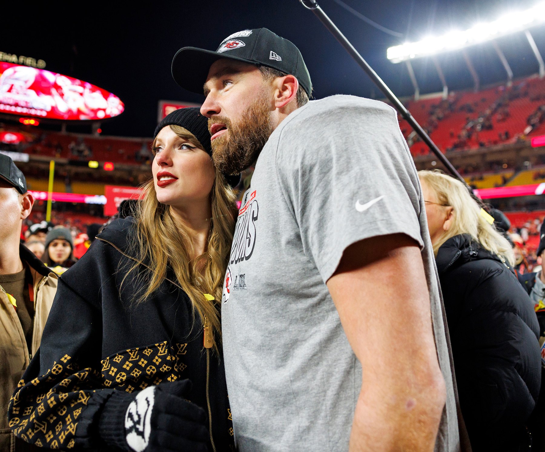 Taylor Swift, Travis Kelce 'Letting the Rest of the World Go' on Break ...