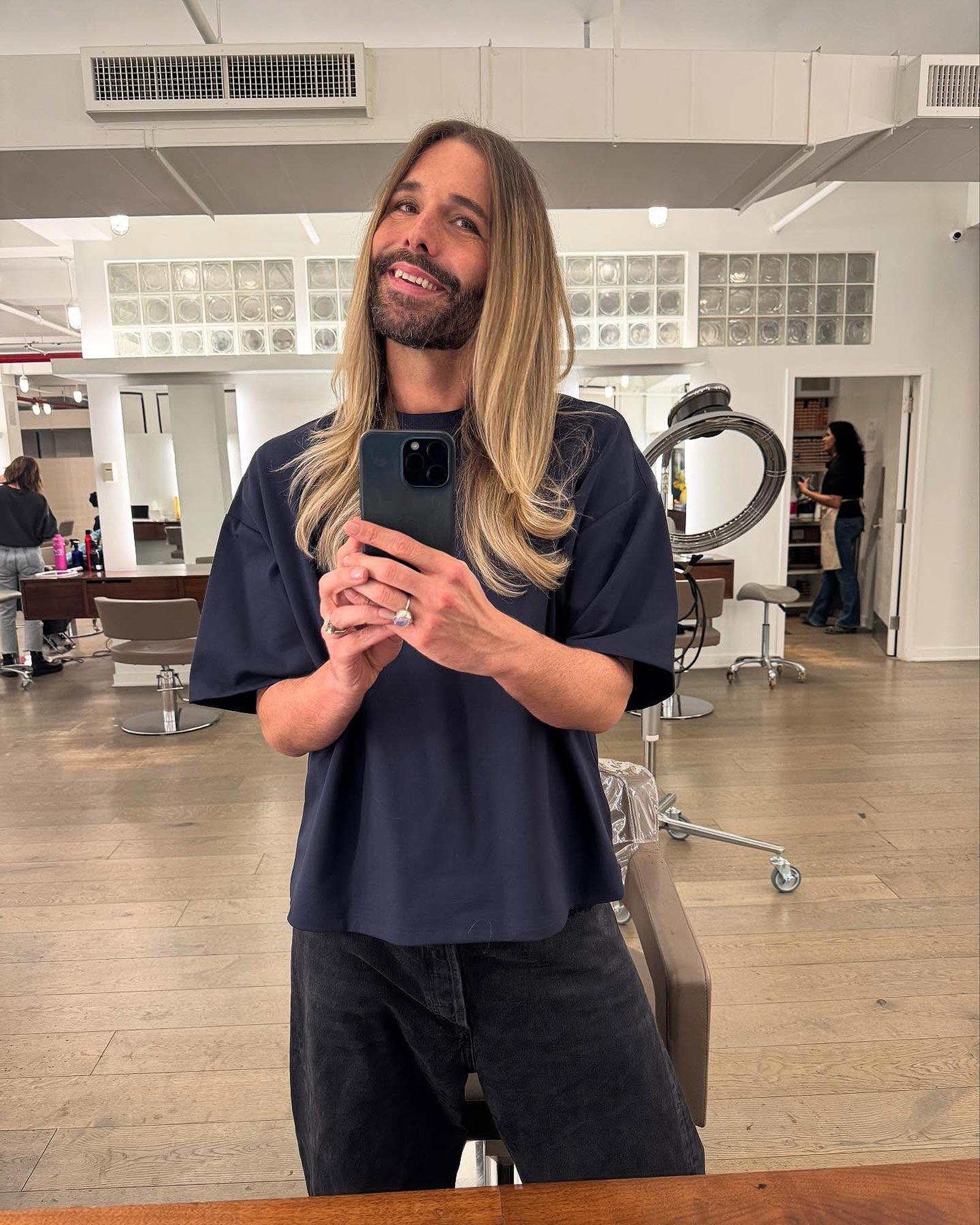 Jonathan Van Ness Says He 'Has a Crush' on Emma Stone's New Pixie Cut ...