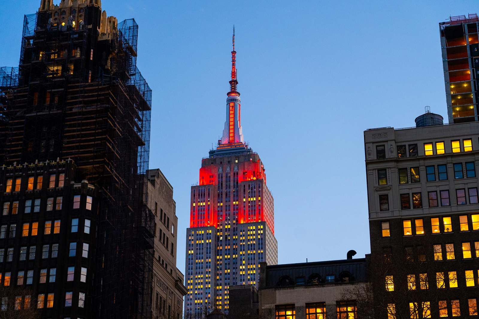 NBC News’ Chloe Melas Lit The Empire State Building for Red Cross ...