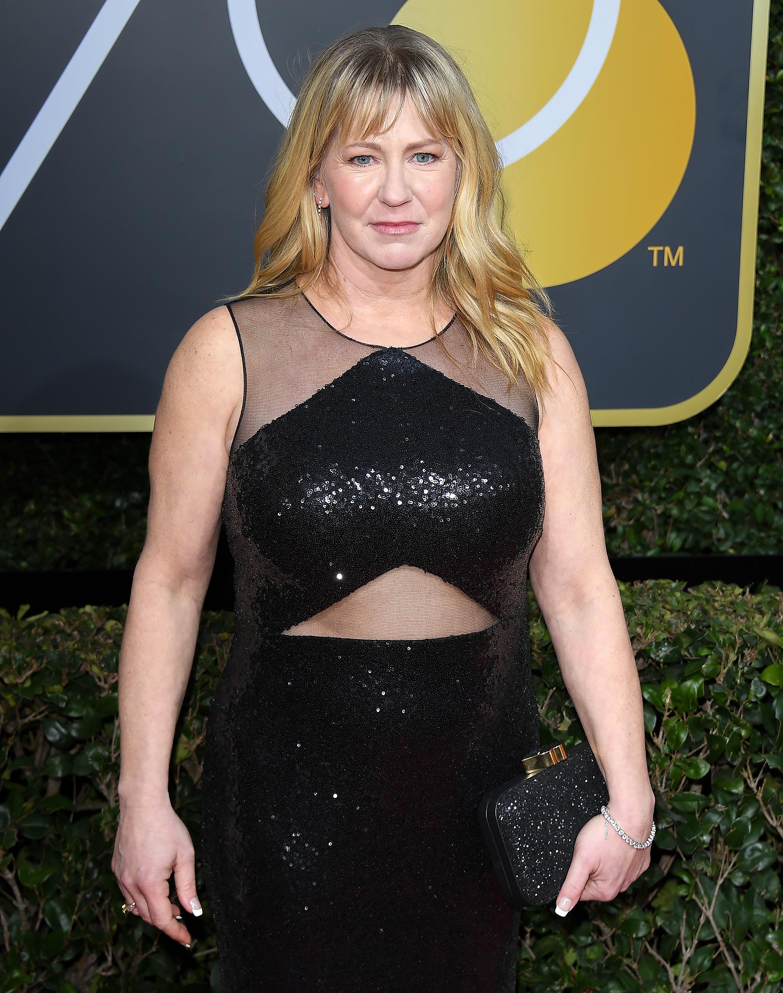 Tonya Harding Goes Viral After Bizarre High School Track Baton Attack ...