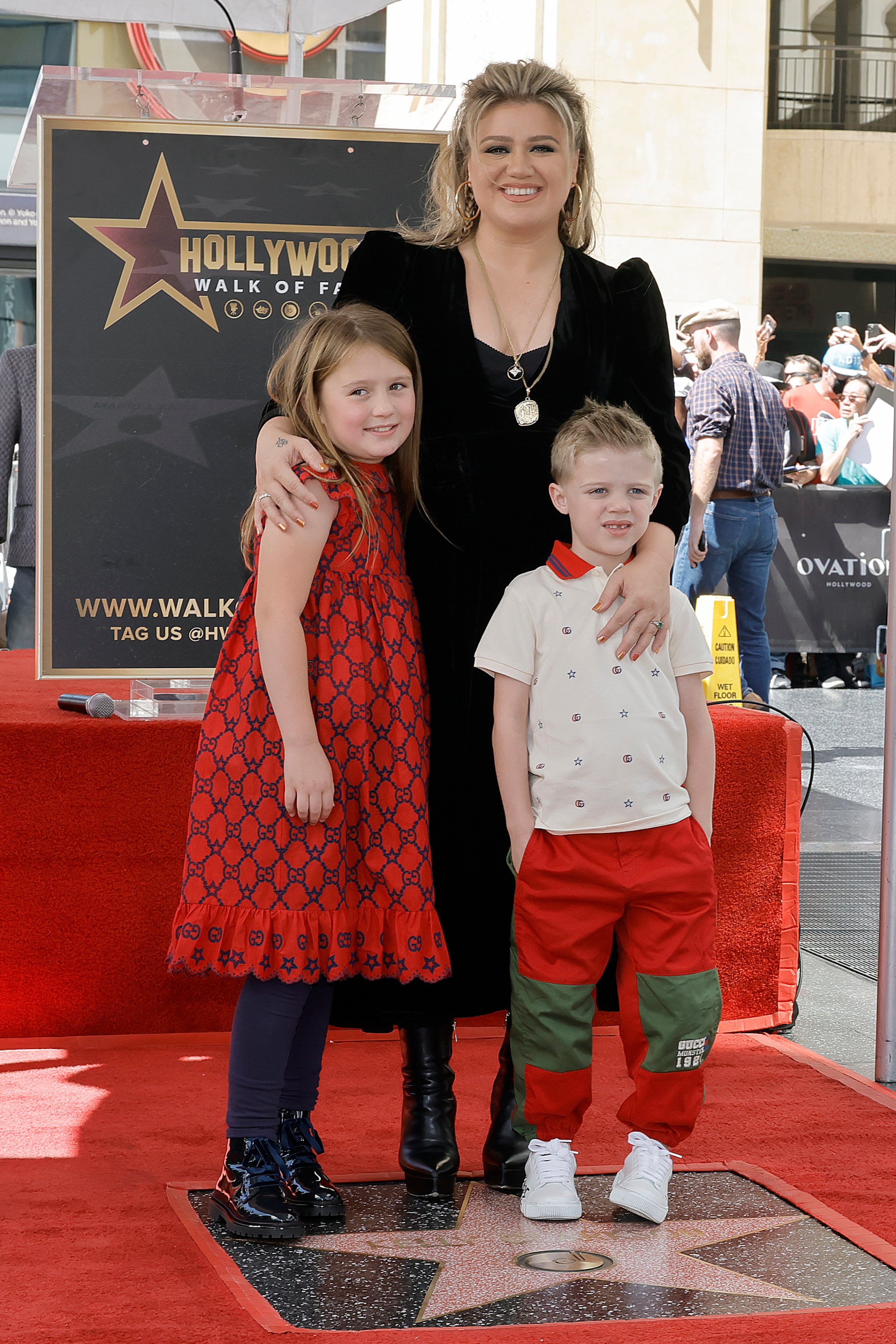 Kelly Clarkson Slams Schools for Scheduling Midday Student Performances ...