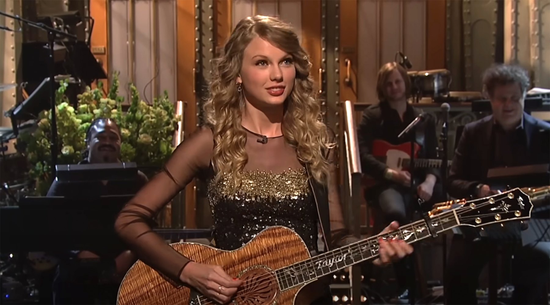Jason Sudeikis Says 1 of His Top SNL Skits Almost Starred Taylor Swift ...
