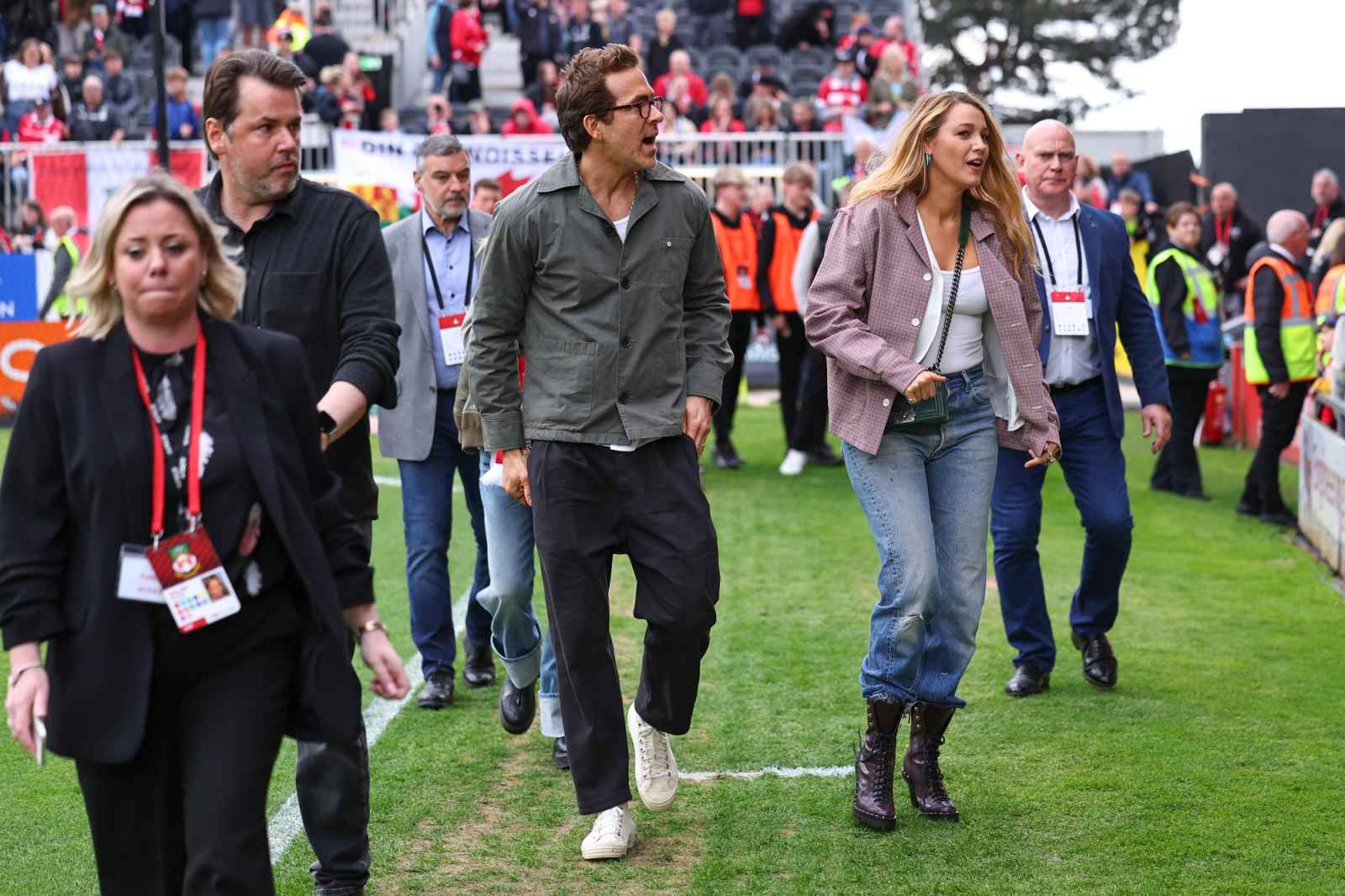 Ryan Reynolds Kisses Blake Lively on the Forehead at Wrexham Match | Us ...