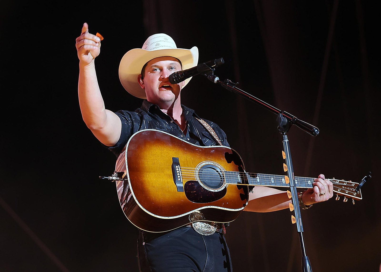 Jon Pardi on Music, Family and 'Honkytonk Hollywood' Tour Prep | Us Weekly