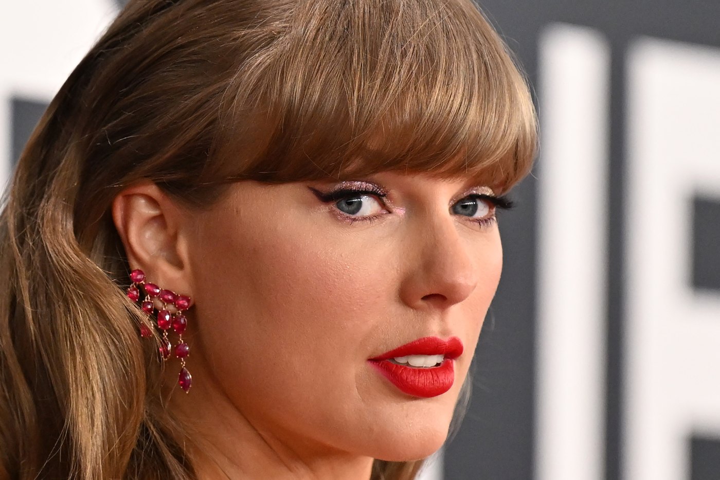 We Found a $29 Lookalike for Taylor Swift's $8,000+ Cartier Watch | Us ...