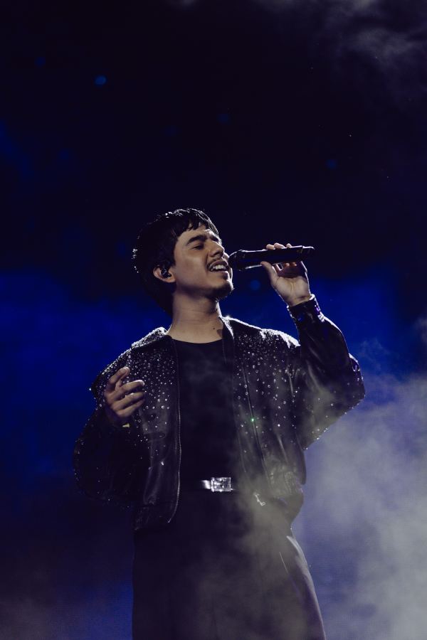Iván Cornejo emociona con su debut y homenaje familiar en Coachella ...